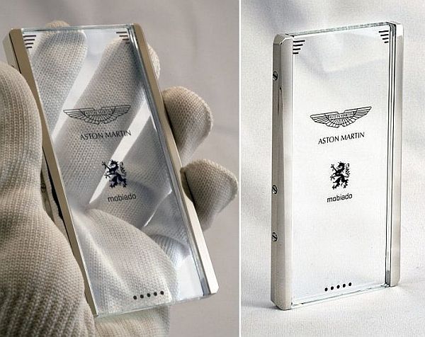 Plano Creativo: Teléfono móvil transparente de Aston Martin