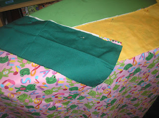 As snug as a bug in a rug: Tutorial: How to sew kindy sheets WFMW
