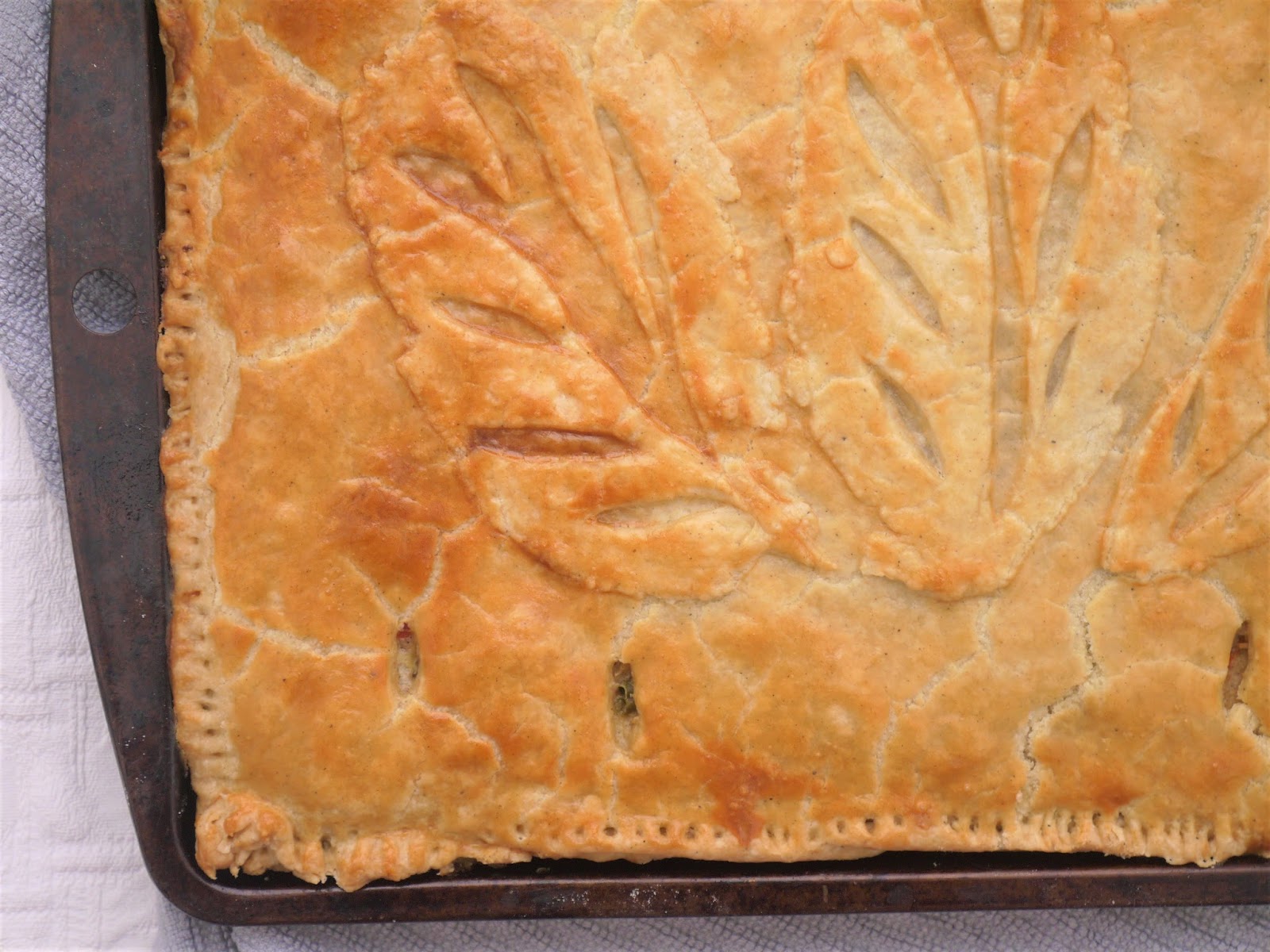 This Muslim Girl Bakes: Cream Cheese Chicken and Vegetable Pie.