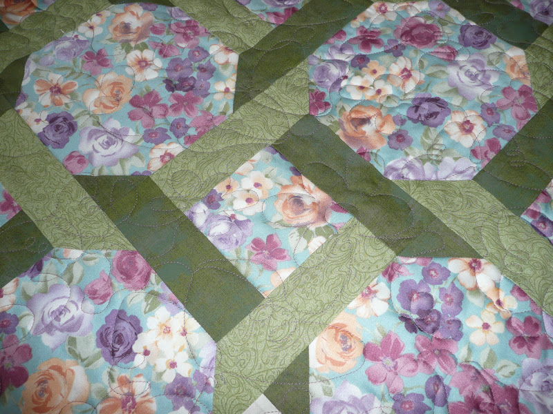 Acorn Ridge Quilting: Lucille's Twisted Maze Garden Quilt