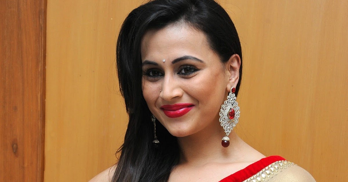 damsel4all: Simran Kapoor