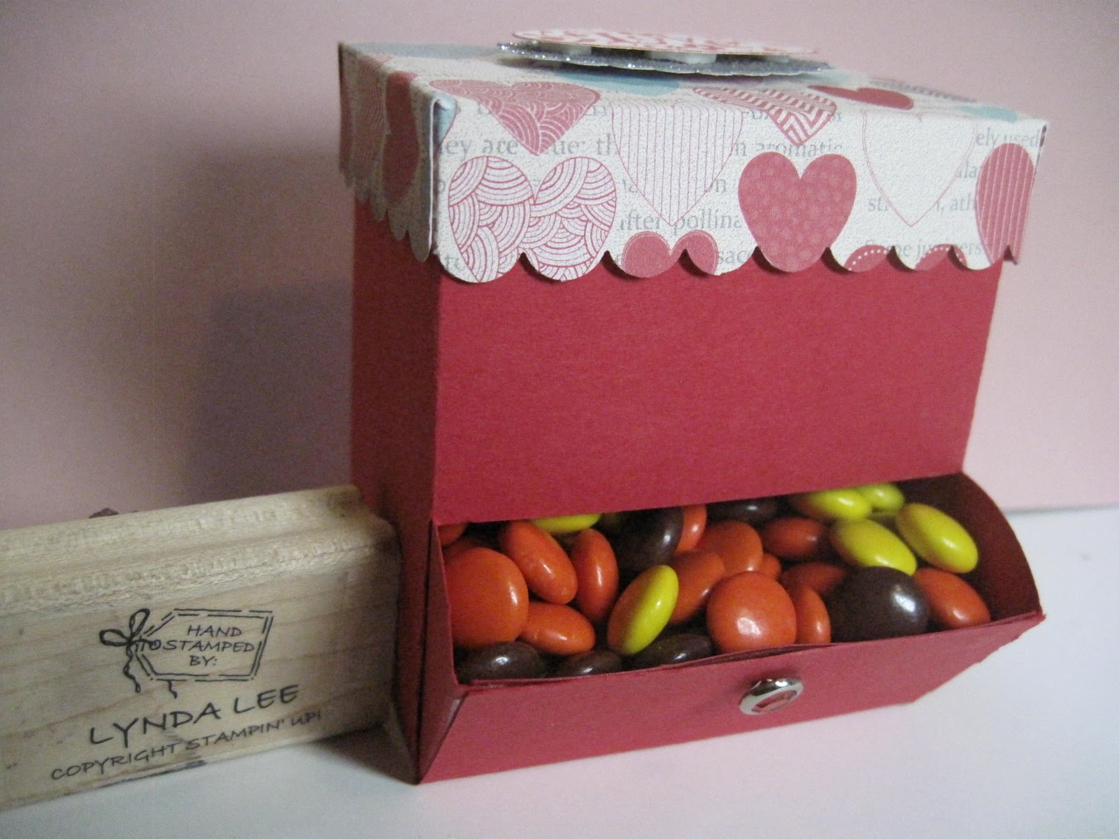 Lynda's Quiet Time : Lynda's Fancy Favor Box Candy Dispenser