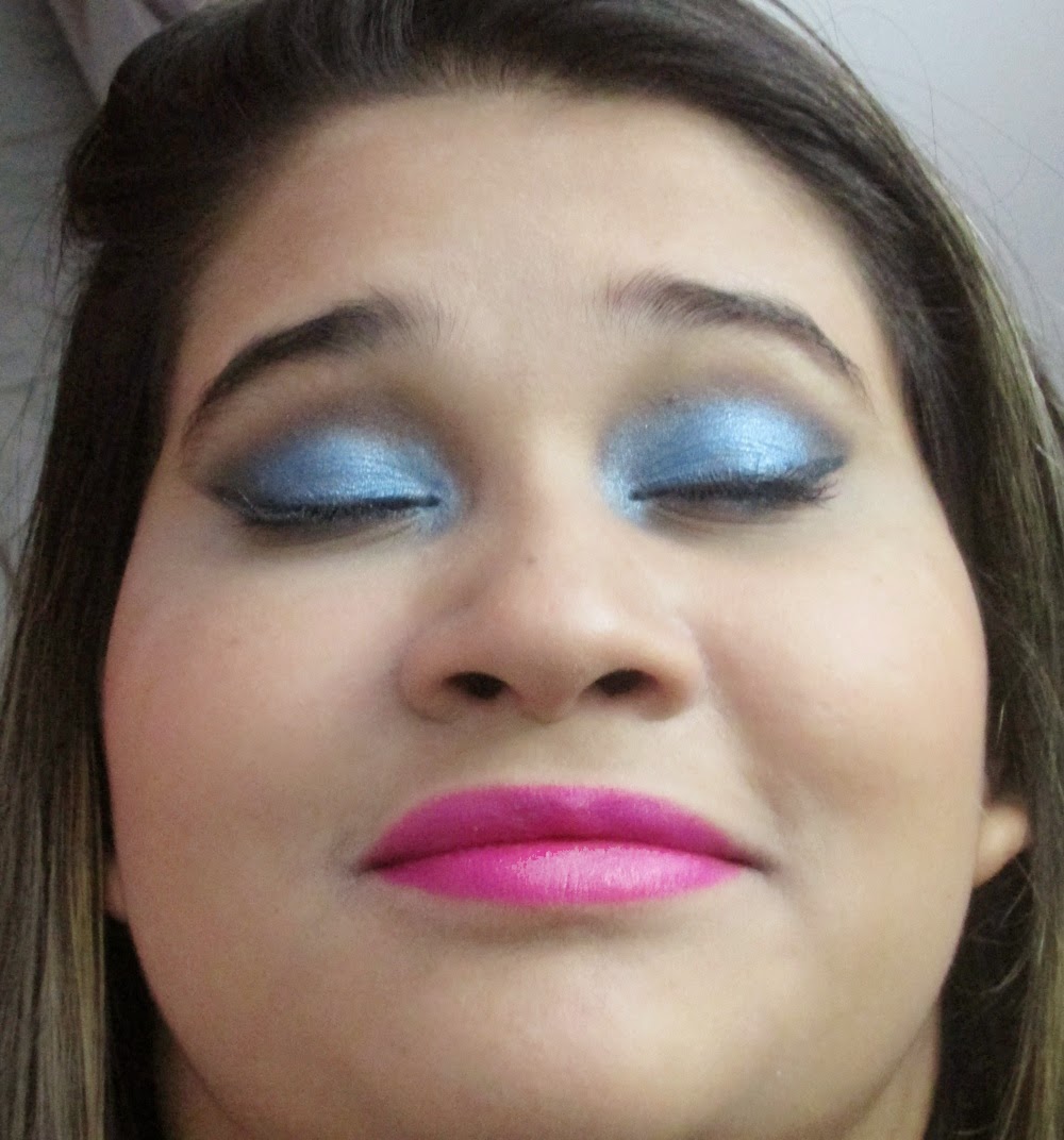 Roberta Rodrigues: Make azul e batom pink
