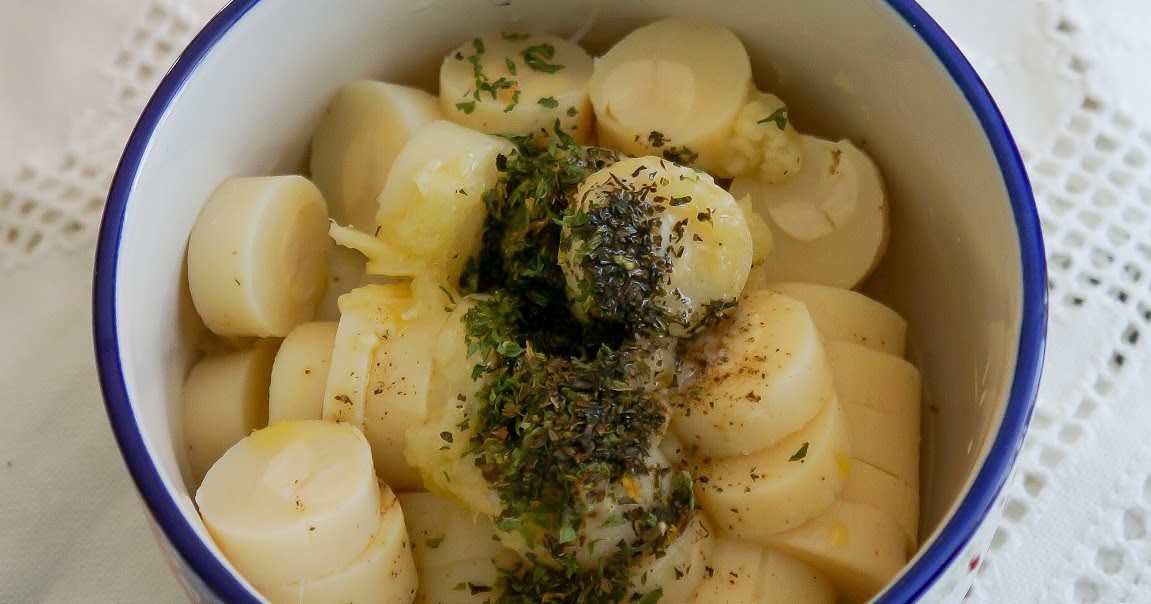 Hearts of palm salad with lemon and garlic