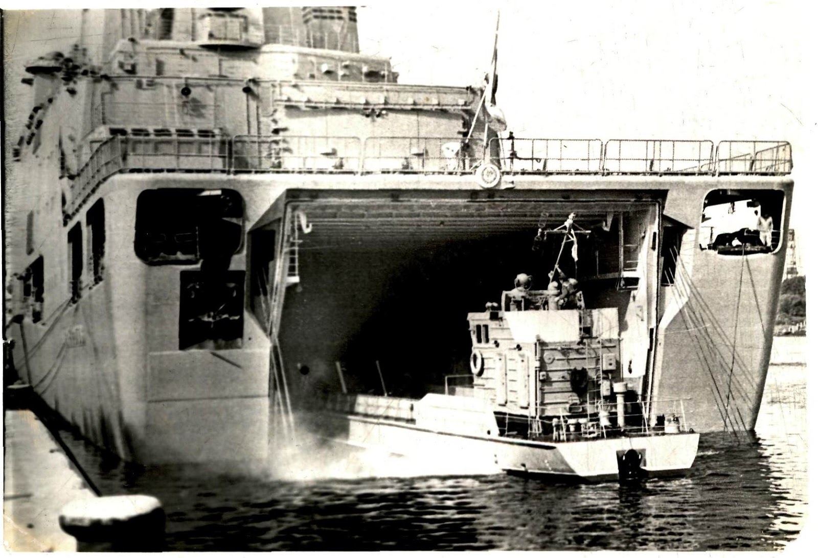 Naval Analyses: WARSHIPS OF THE PAST: Ivan Rogov class large landing ...