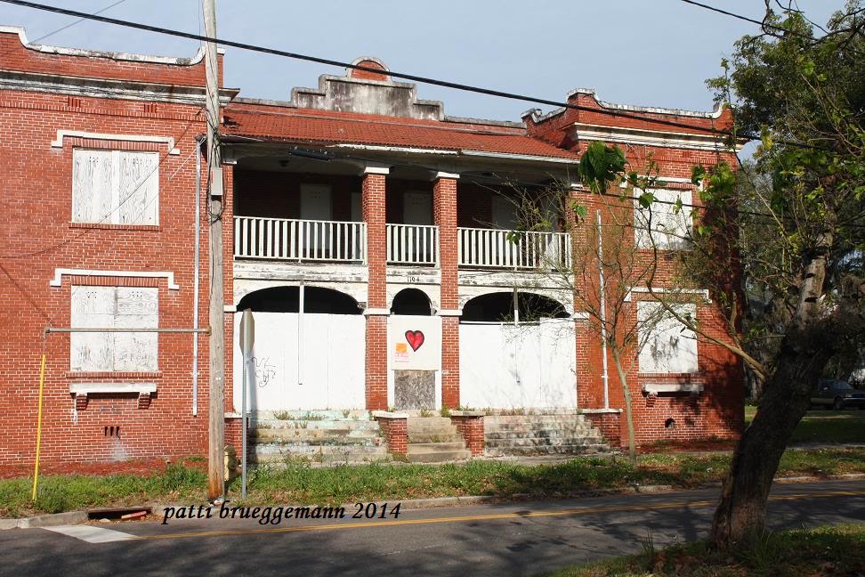 Lace up and Walk : Walking in Historic Springfield