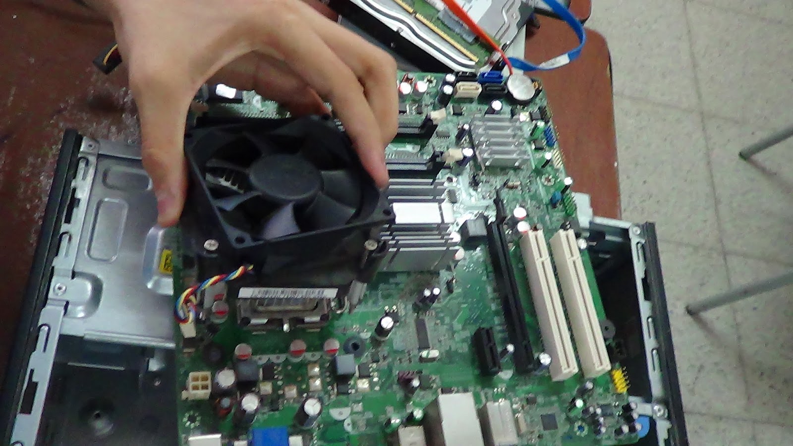 ENSAMBLE Y DESENSAMBLE DE UN EQUIPO. : Como Desensamblar Un Equipo.