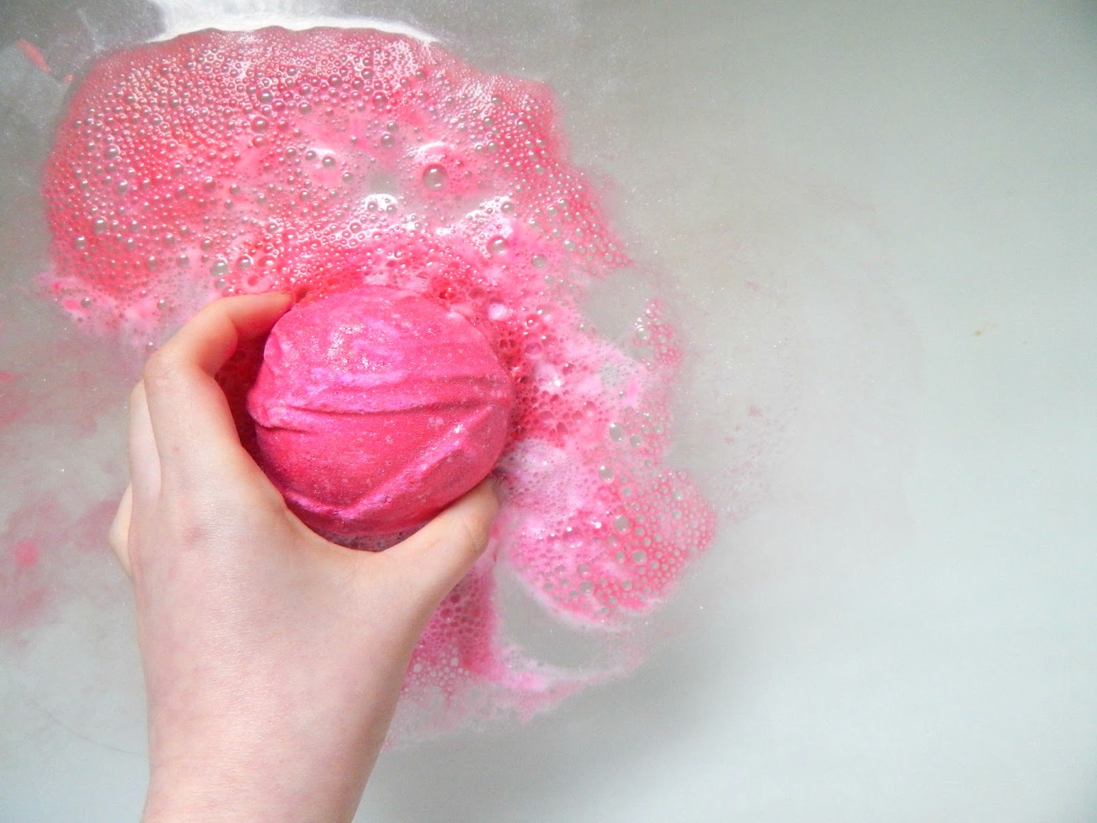 Lush Think Pink Bath Bomb - what lauren did today