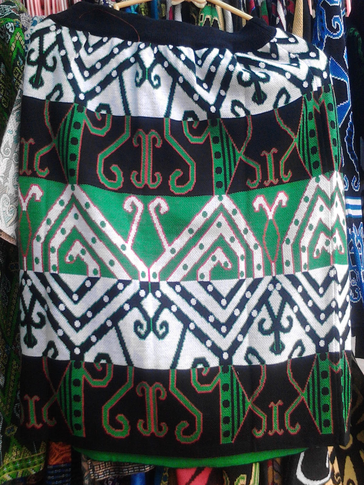 Batik Motif Dayak Khas Kalimantan, : rok dan dres rajut,