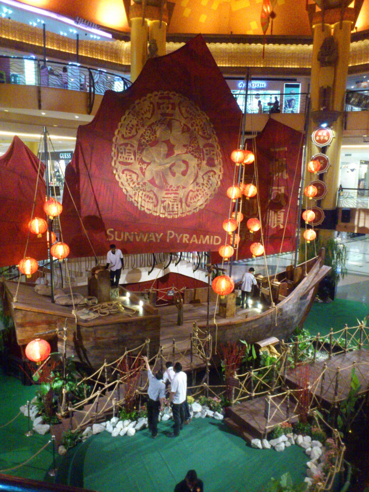豆腐花看天下: Sunway Pyramid Nice Display