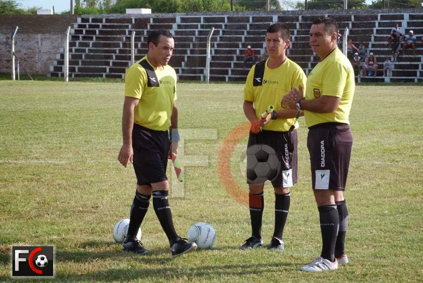 Fútbol Charatense: Los pitos, son