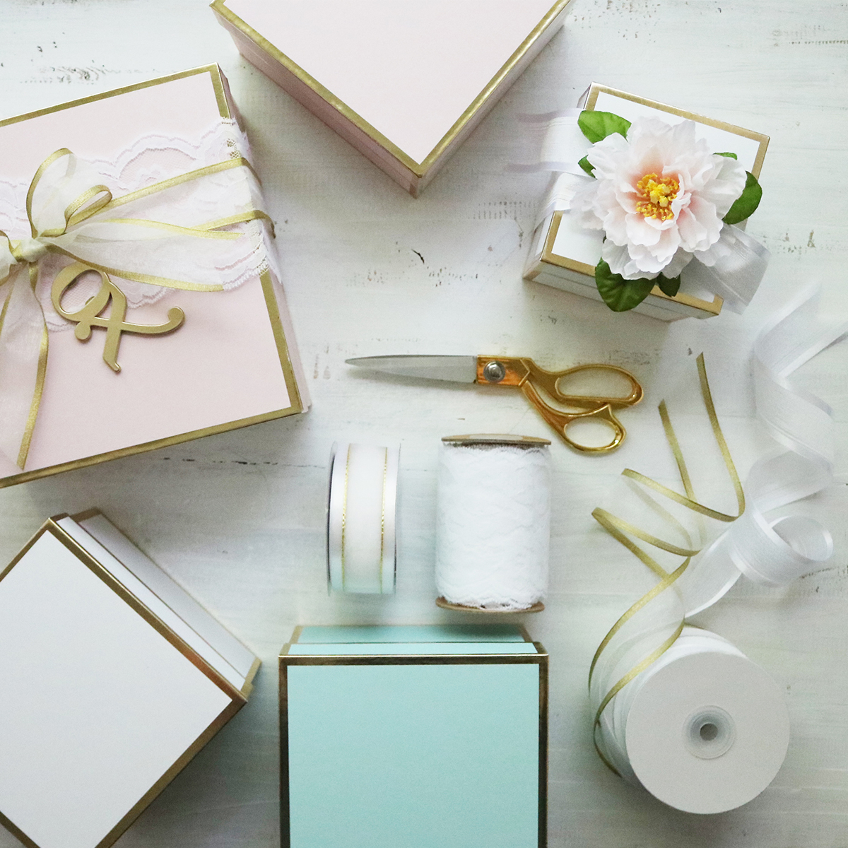 the creative bag blog: Exclusive products: gold foil edged gift boxes