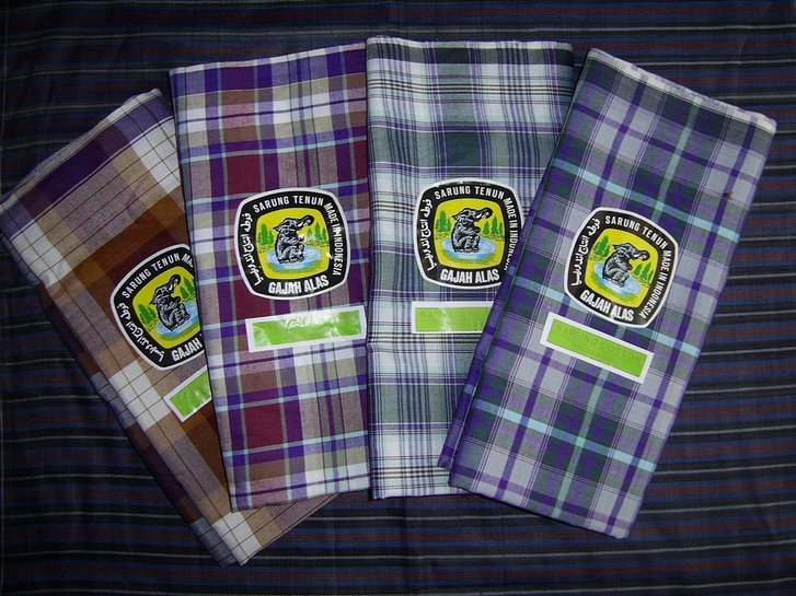 Fungsi dan kegunaan sarung - 17 agustus 1945 Indonesia