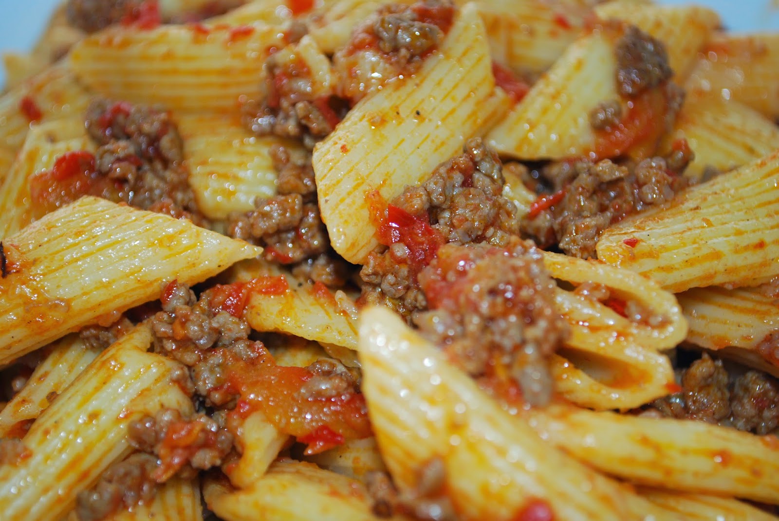 CANBOGAZDAN: KIYMALI MAKARNA