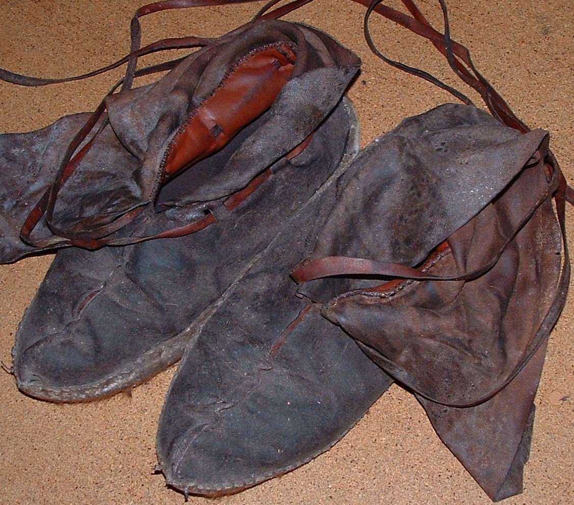 A Woodsrunner's Diary: Making Woodland Indian Center Seam Moccasins.