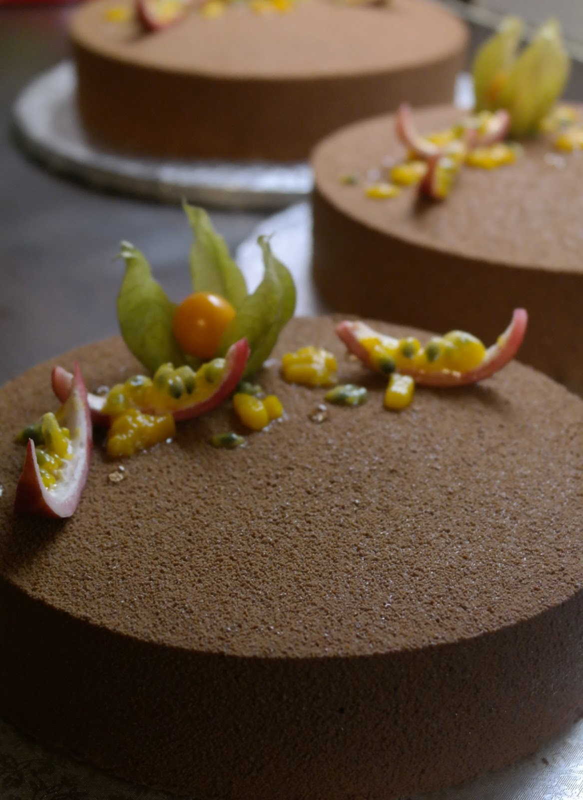Petite Fourchette et Grande Cuillère: Entremet Mangue Passion mousse Jivara
