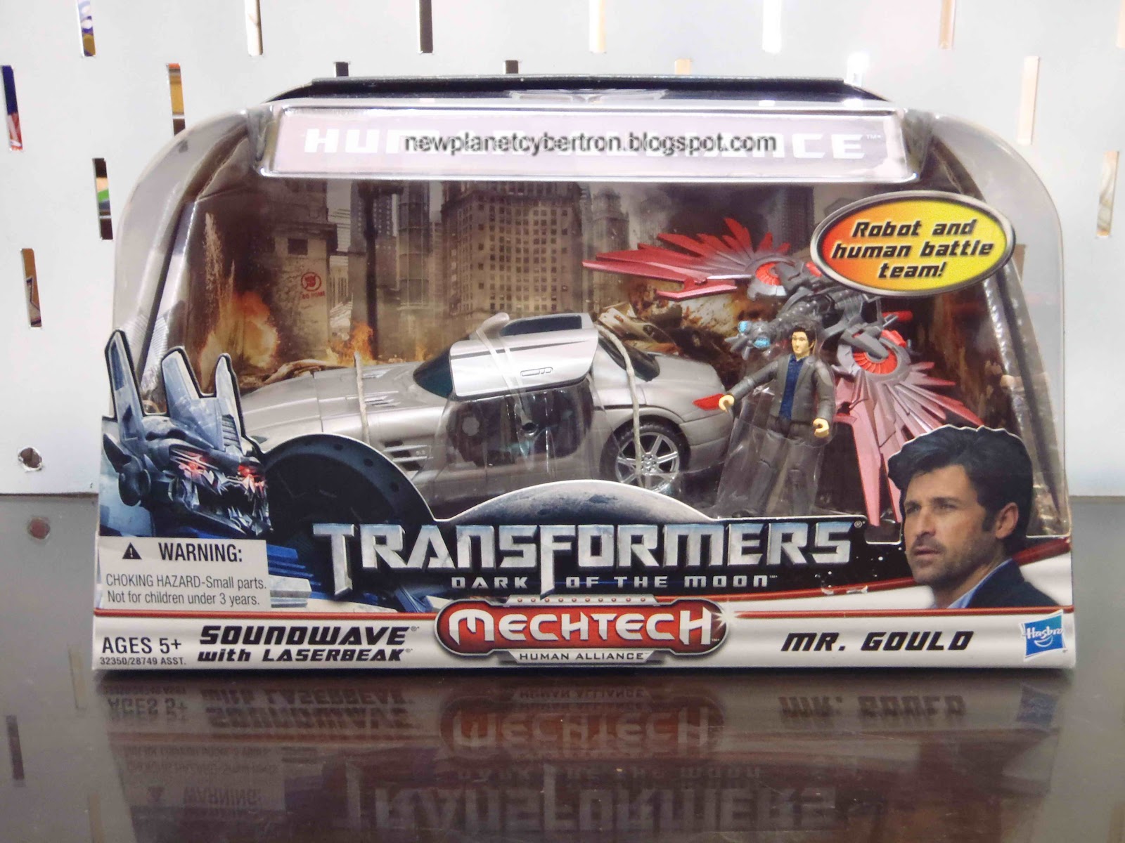 New Planet Cybertron: Transformers Review – Soundwave (Human Alliance)