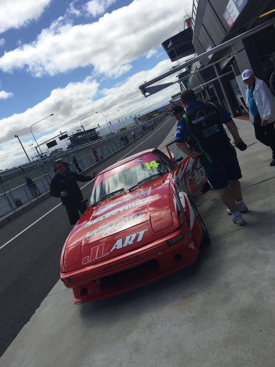 Axis Of Oversteer: Pure racing: Overtaking class on Mount Panorama.