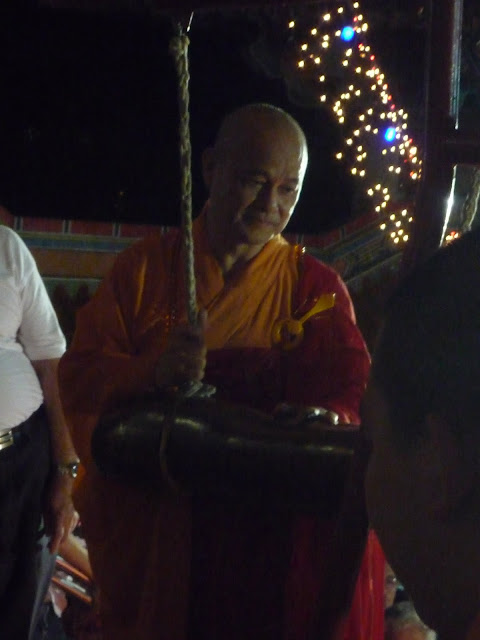 Countdown to 2012 at Kong Meng San Phor Kark See Monastery