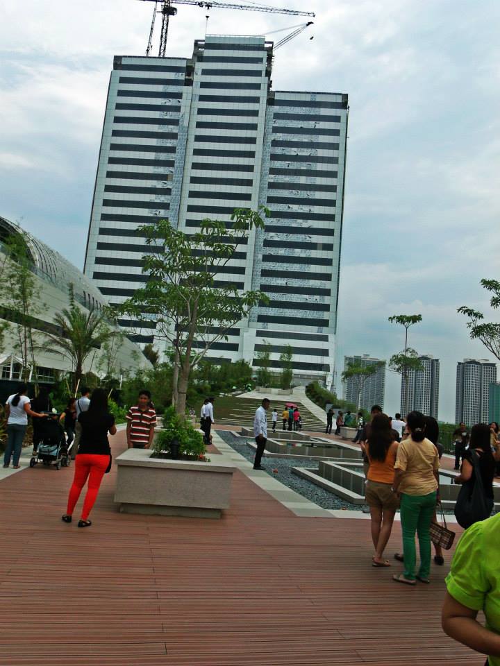 Bisayang Manlalakbay around the Philippines: Sky Park Garden at SM Aura ...