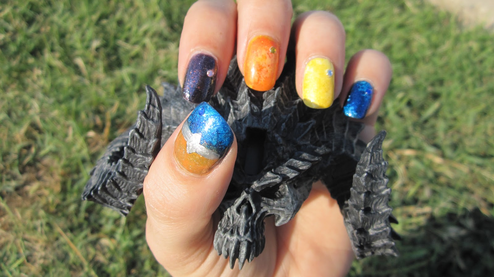 Glazed and Confused: Diablo III midnight release nails + hedgehog!