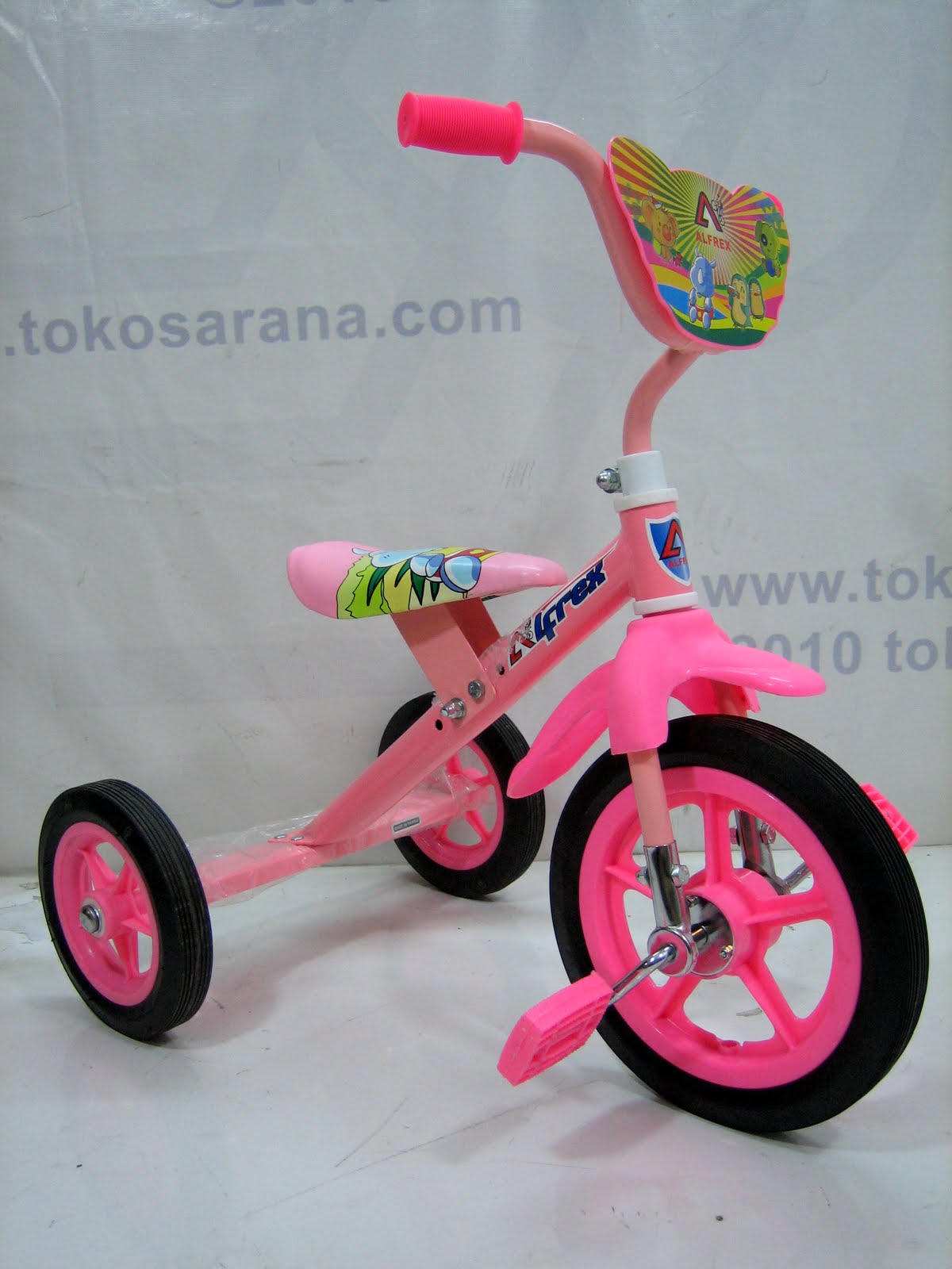 tokomagenta: A Showcase of Products: Sepeda Roda Tiga ARAVA BMX in Pink