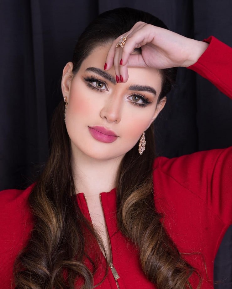 Arabian Big Boobs Model Rawan Bin Hussain Busty Pics Wallpapers Body