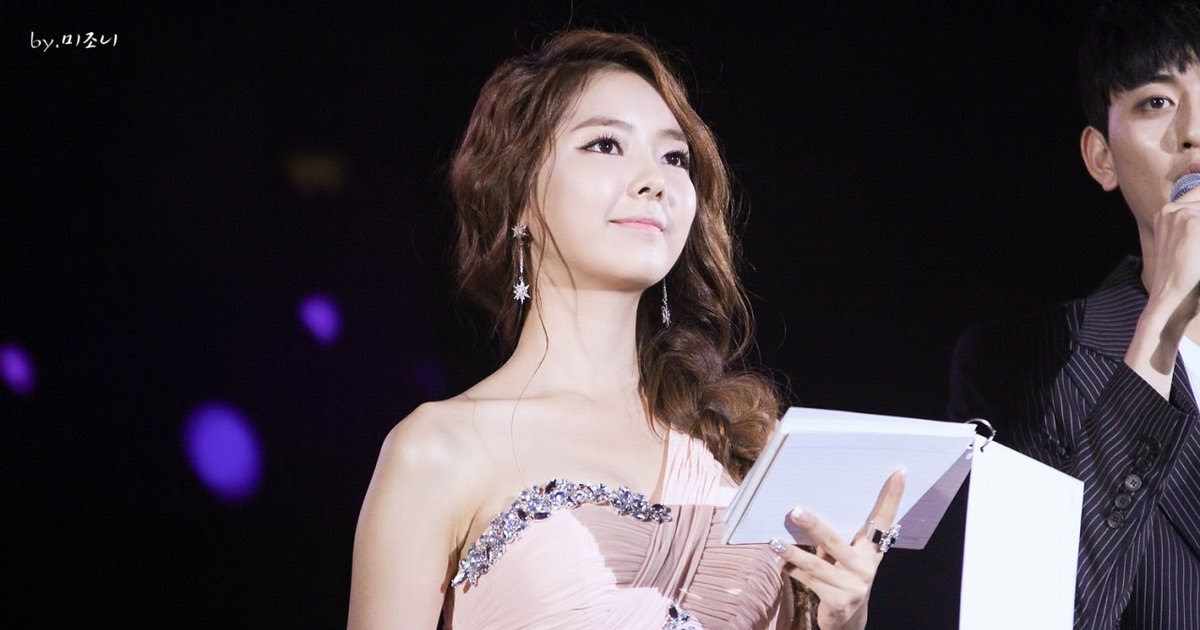 Kpop - STELLAR Hyoeun Looks Elegant In This Dress! | Kpop News And Lyrics