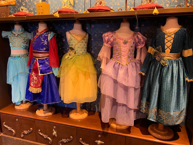 What to expect from the Bippity Boppity Boutique in Disneyland ...