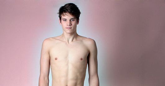 Favorite Hunks & Other Things: Anton Z Risan: Fast With Your Finger!