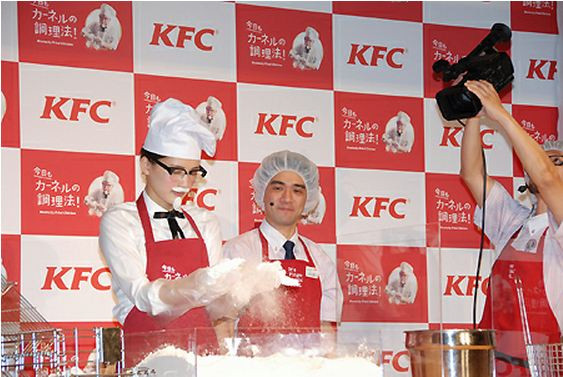 Haruka Ayase ber-cosplay ala Colonel Sanders KFC - © JPC Project
