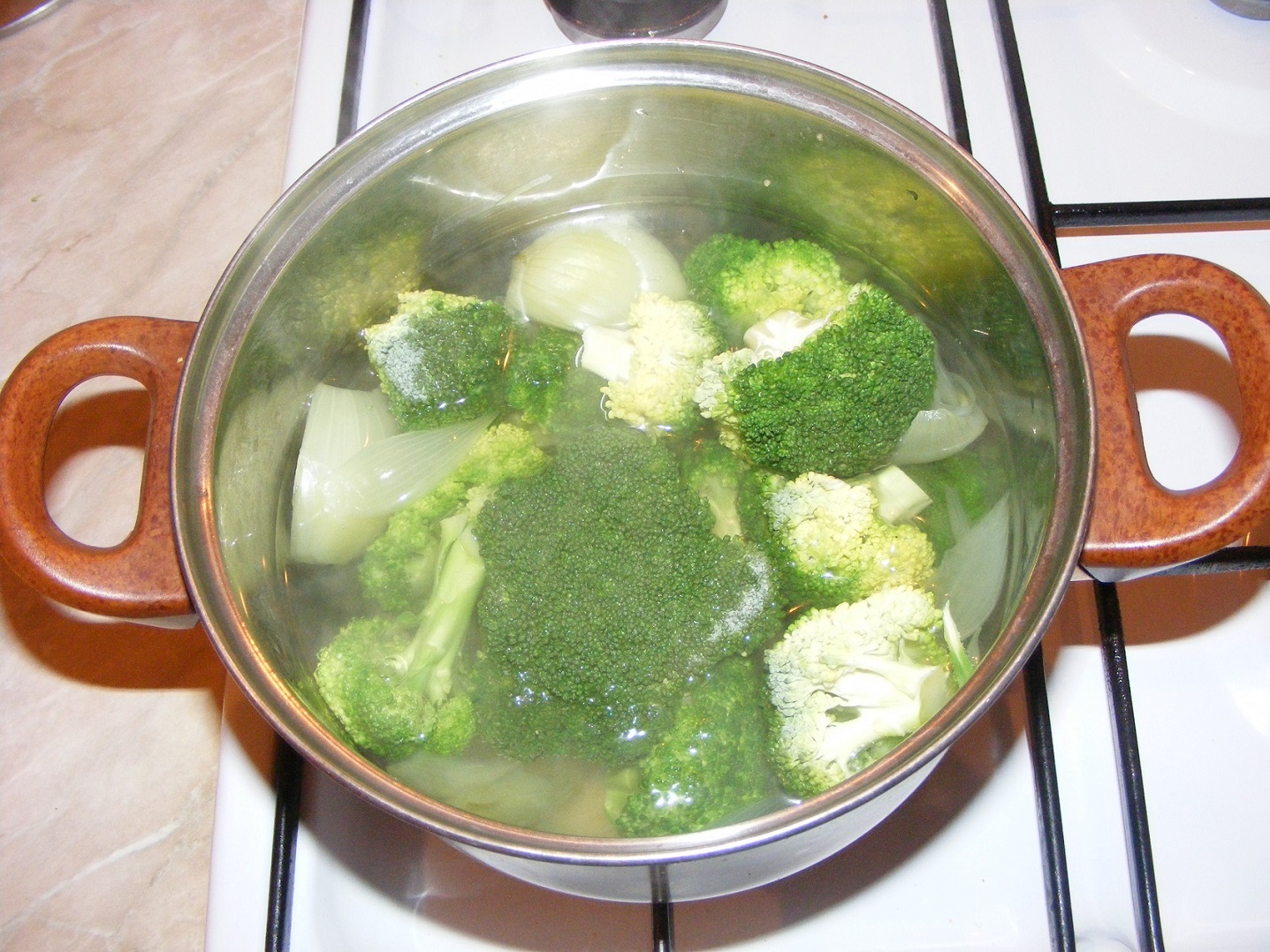 Supa crema de broccoli si varza kale | Preparatedevis.ro
