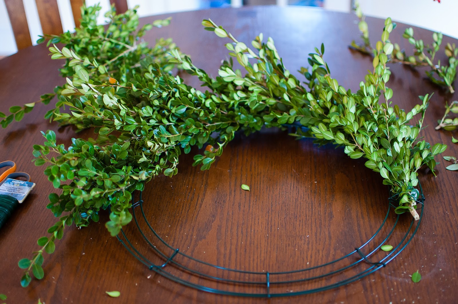Merry Making: An Easy DIY Wreath Tutorial - Pine Street Days