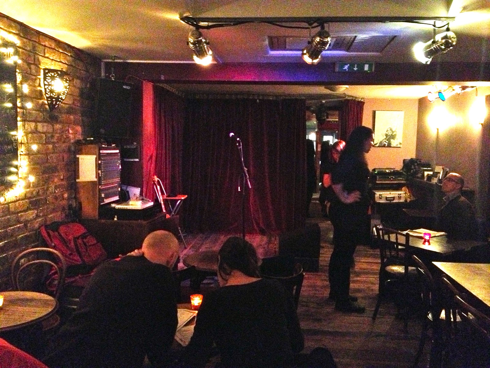 Gullible's Travels: Marcus Bonfanti at Green Note cafe