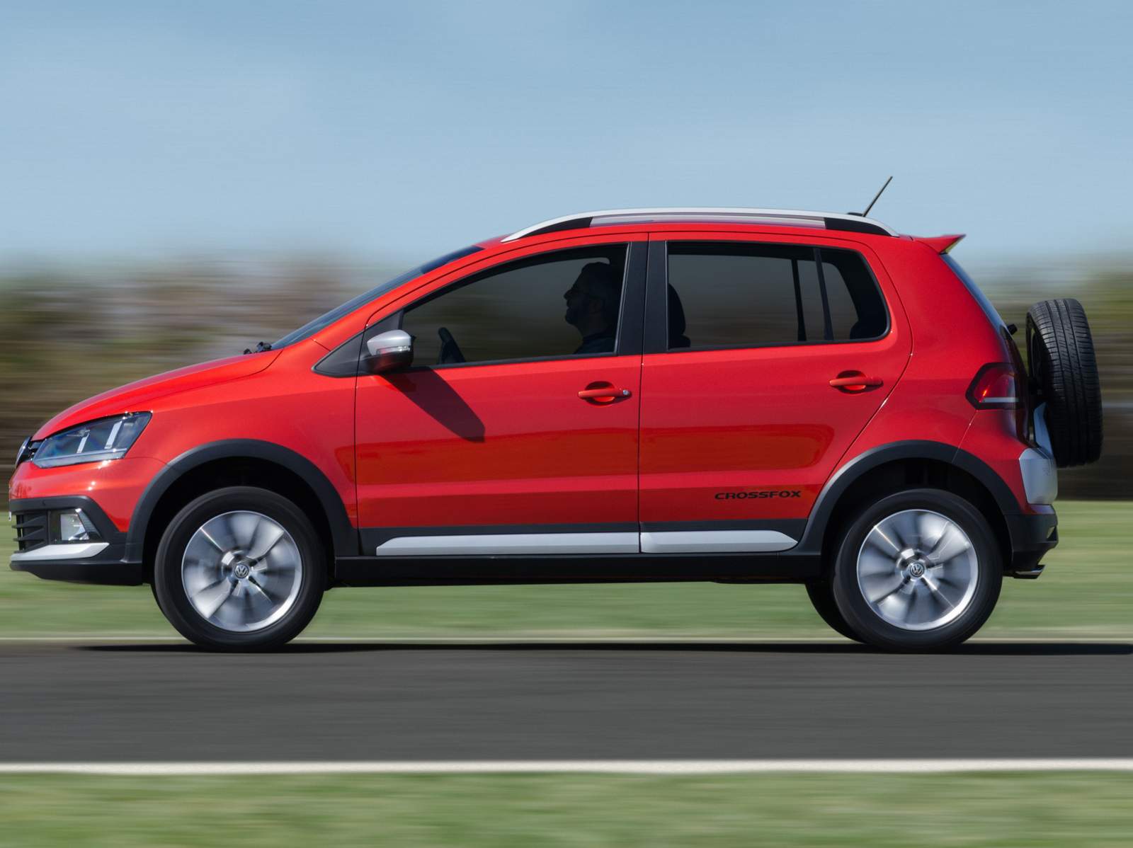 Novo VW CrossFox 2015: preços, vídeo e especificações oficiais