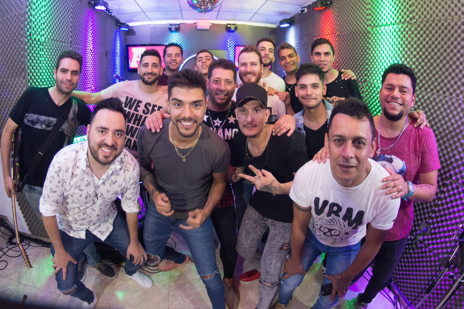 TRULALA DISFRUTANDO UN BUEN MOMENTO CON SU DISCO ETERNO