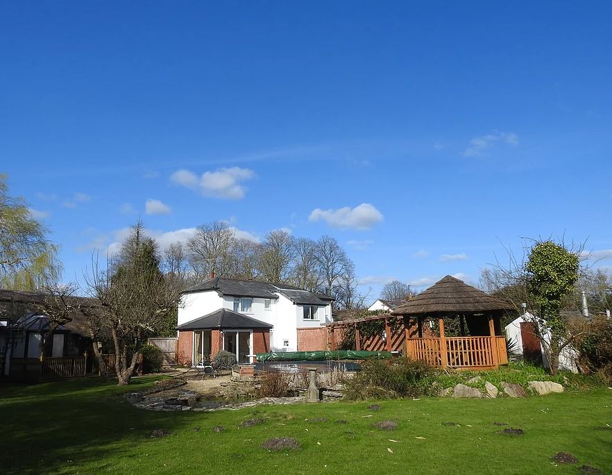 The Holiday Cottages: Old Bridge Cottage & Riverside Studio, Ringwood ...