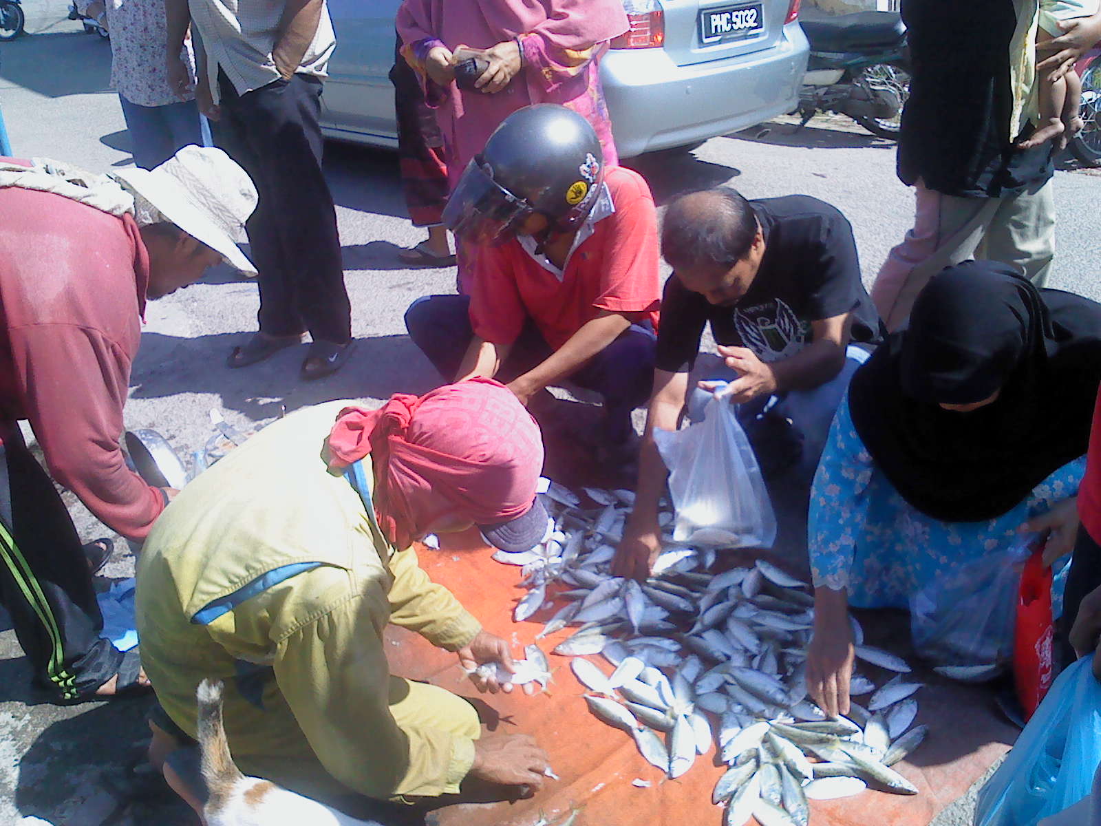 situ?mana?sini?bukan...sana laaaaa: PASAR IKAN PENAGA