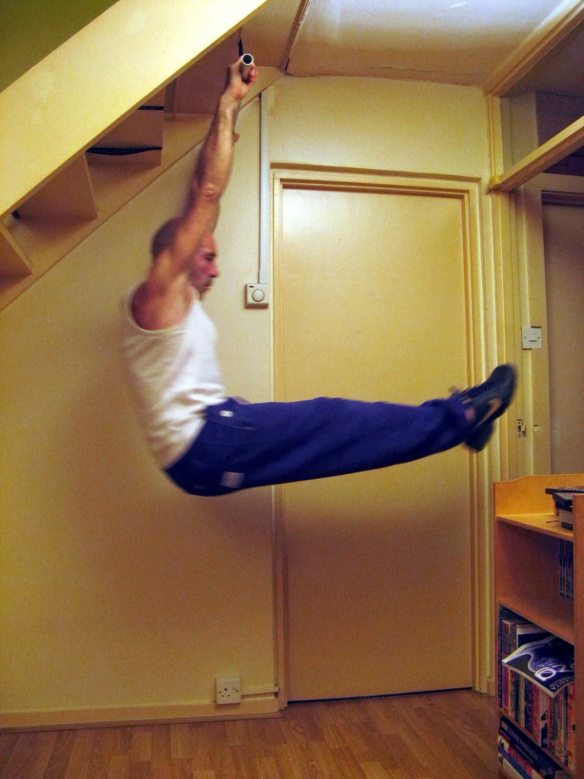 Start Bodyweight Training: Leg raises progression