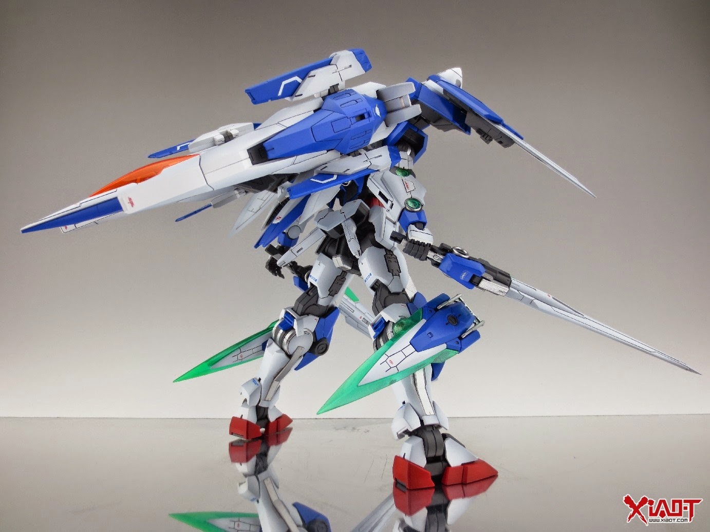 GUNDAM GUY: MG 1/100 00 Raiser + Seven Sword + XN Sword - Customized Build
