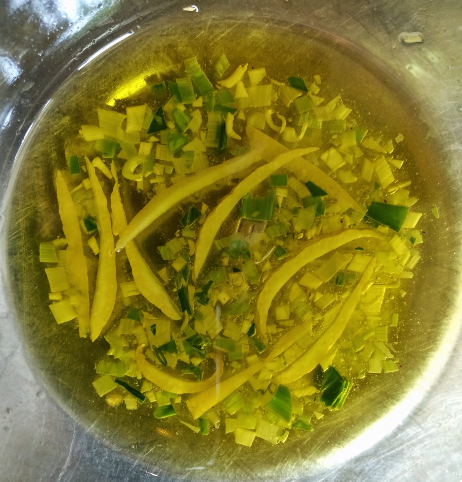 David Doesn't Bake: Scallop Carpaccio with Lemon Chive Oil