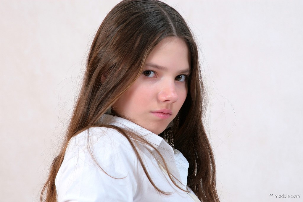 Sandra Orlow : Focus On Faces Page 240 General Discussion Bellazon 8B9