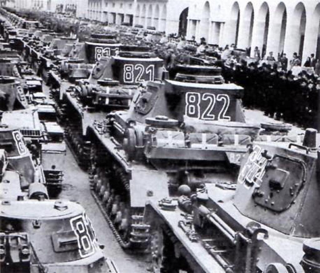 Military History Of the 20th Century: Panzer Mk IV tanks in field and ...