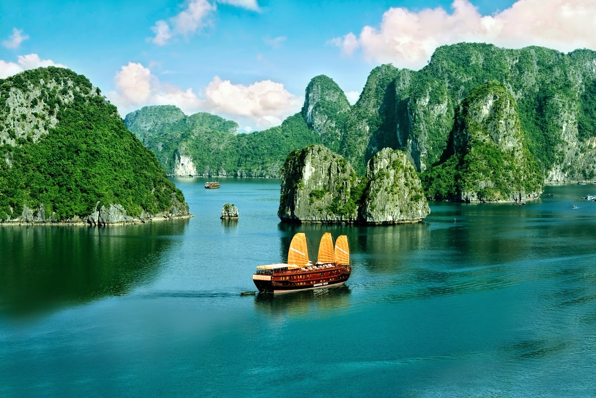 Visit to Tra Co Beach at Ha Long Bay ~ halong bay cruise recommendations