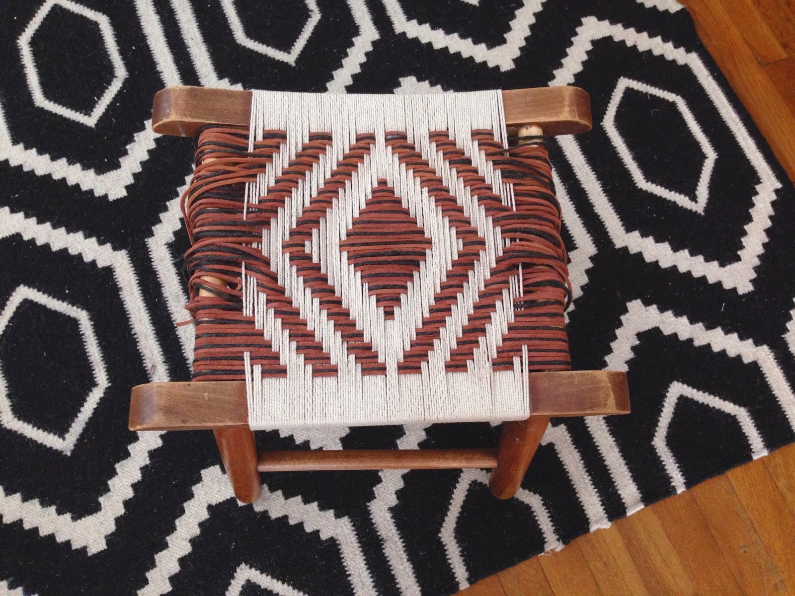 One Fine Pine: DIY: WOVEN STOOL