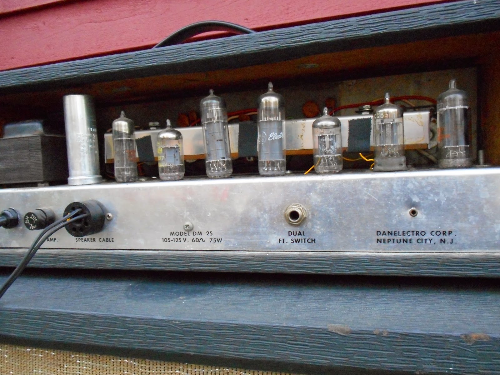 Your Grandpa's Guitar: Danelectro DM-25 Guitar Amp