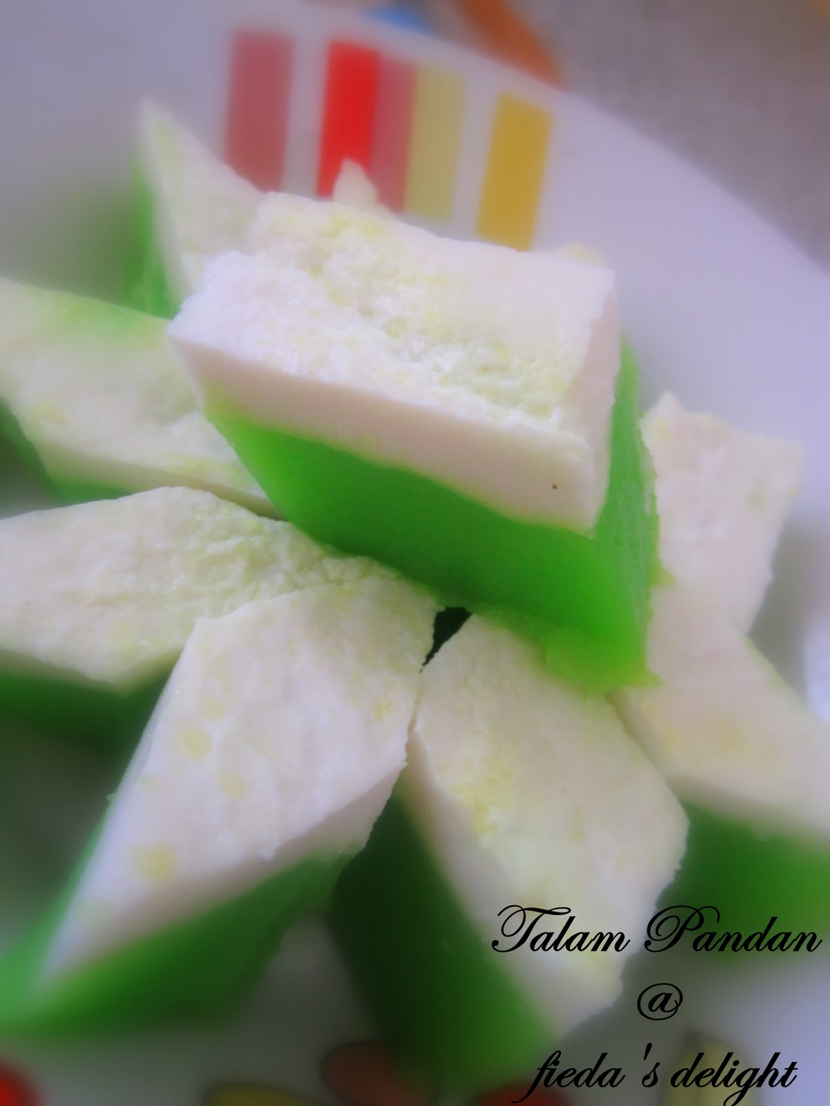 CooKiNG wITh LoVe...: Talam Pandan Hijau