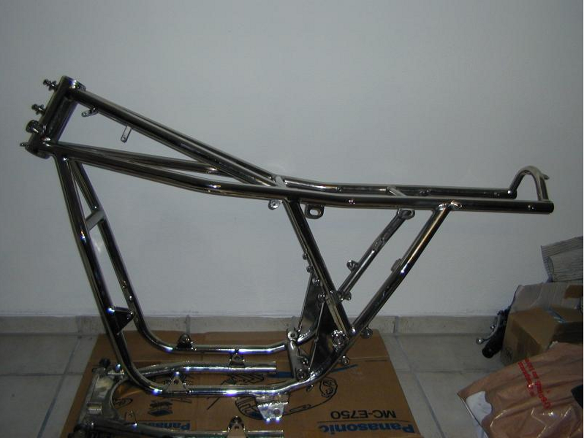 Cling on for dear life !!!: Jack Wren - The Seeley Honda Race Frame