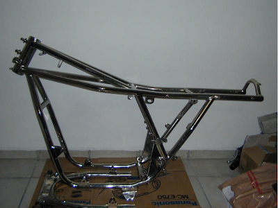 Cling on for dear life !!!: Jack Wren - The Seeley Honda Race Frame