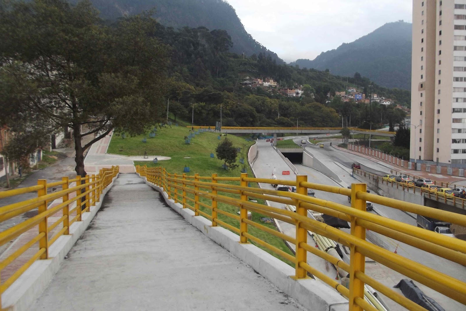 Mike's Bogota Blog: Bogotá's Elegant New Pedestrian Bridges